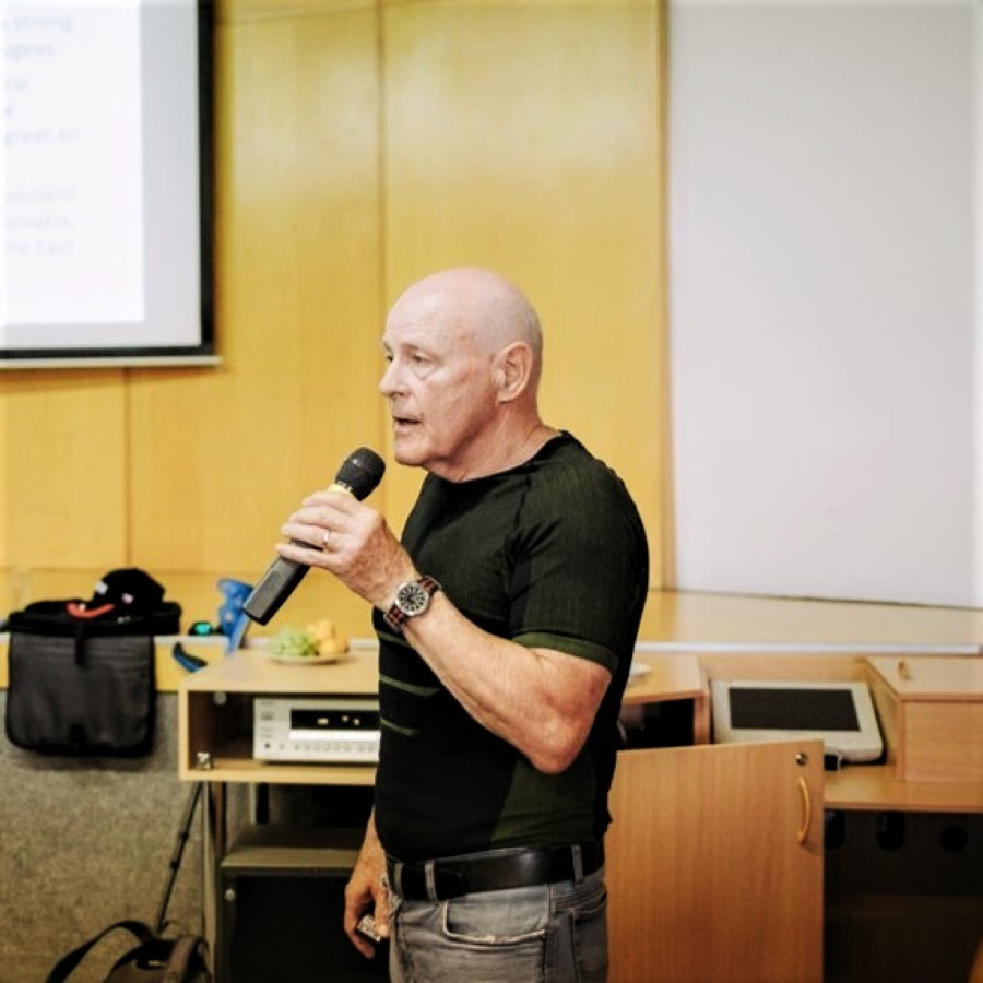 Dave Birkett: cool in a crisis | Alumni | University of Adelaide