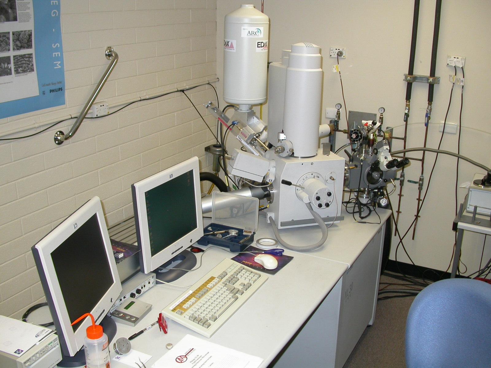 Scanning Electron Microscopes (SEM) | Adelaide Microscopy | University ... Scanning Electron Microscopes (SEM) | Adelaide Microscopy | University ...